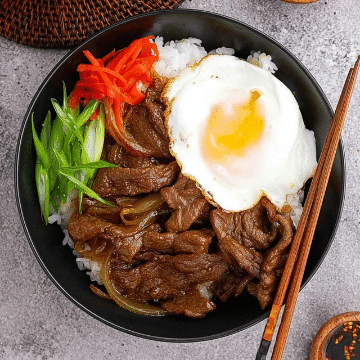 Gyudon (Japanese Beef Bowl): A Delicious and Easy Japanese Dish ...