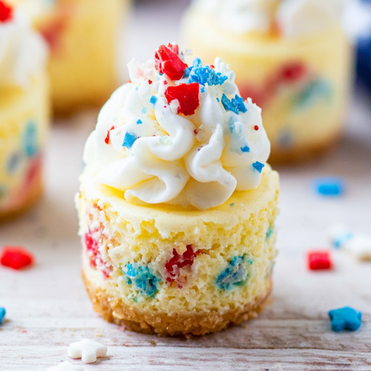 Easy Patriotic Mini Cheesecakes for Any Celebration - Superb Recipe